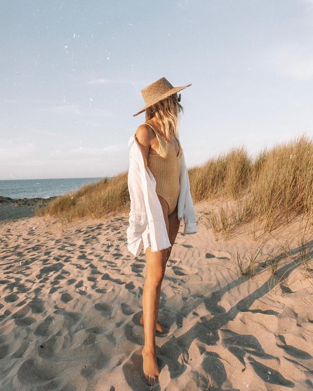 Το πιο effortless beach cover-up βρίσκεται, πιθανότατα, ήδη στην ...