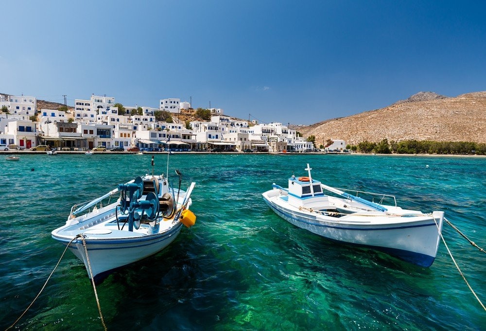 An insider guide to: Τήνος με τη Μαρία Βαζούρα