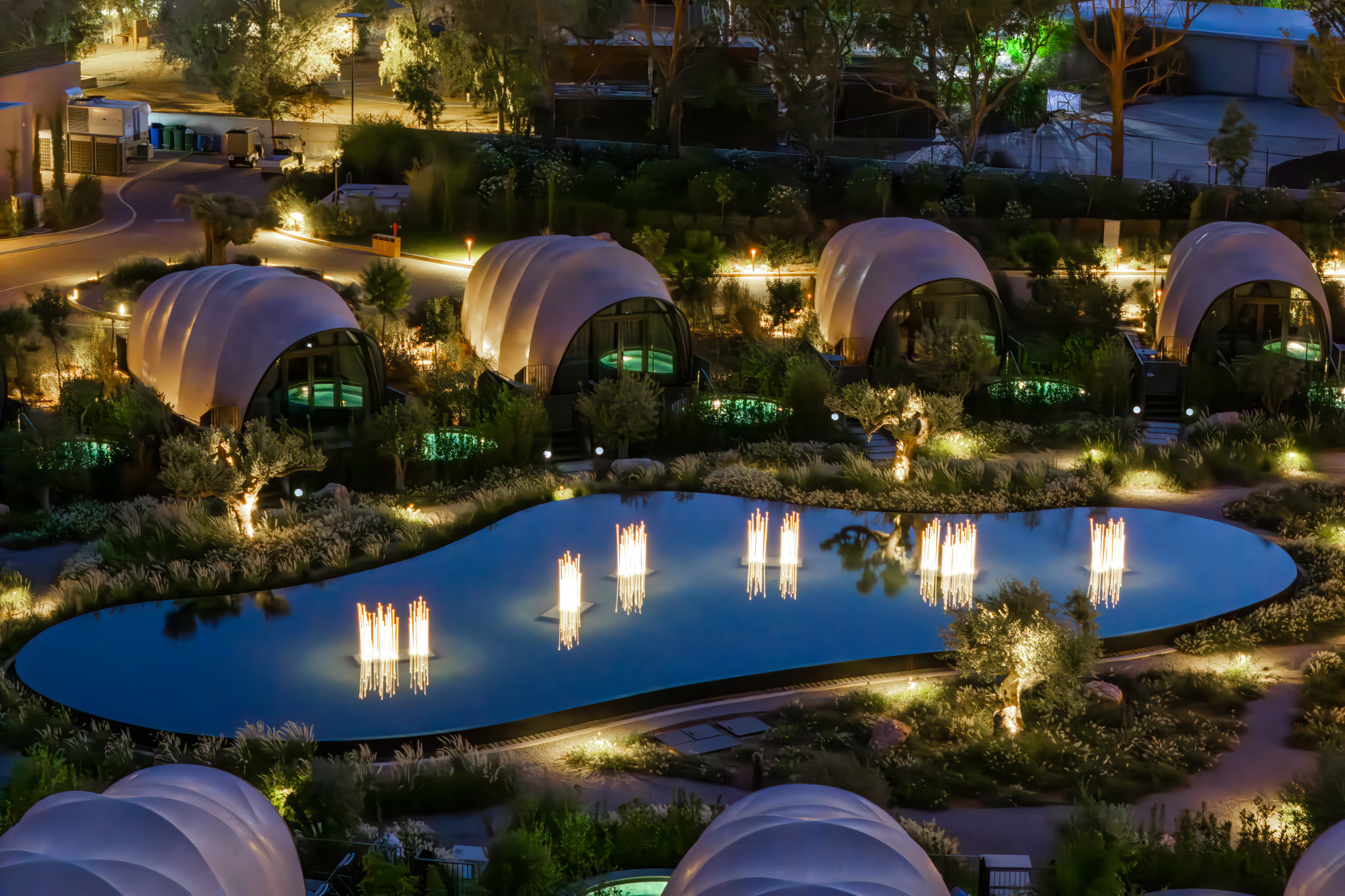 91 Athens Riviera: Όταν η πολυτέλεια συναντά την τέχνη του φωτισμού ...