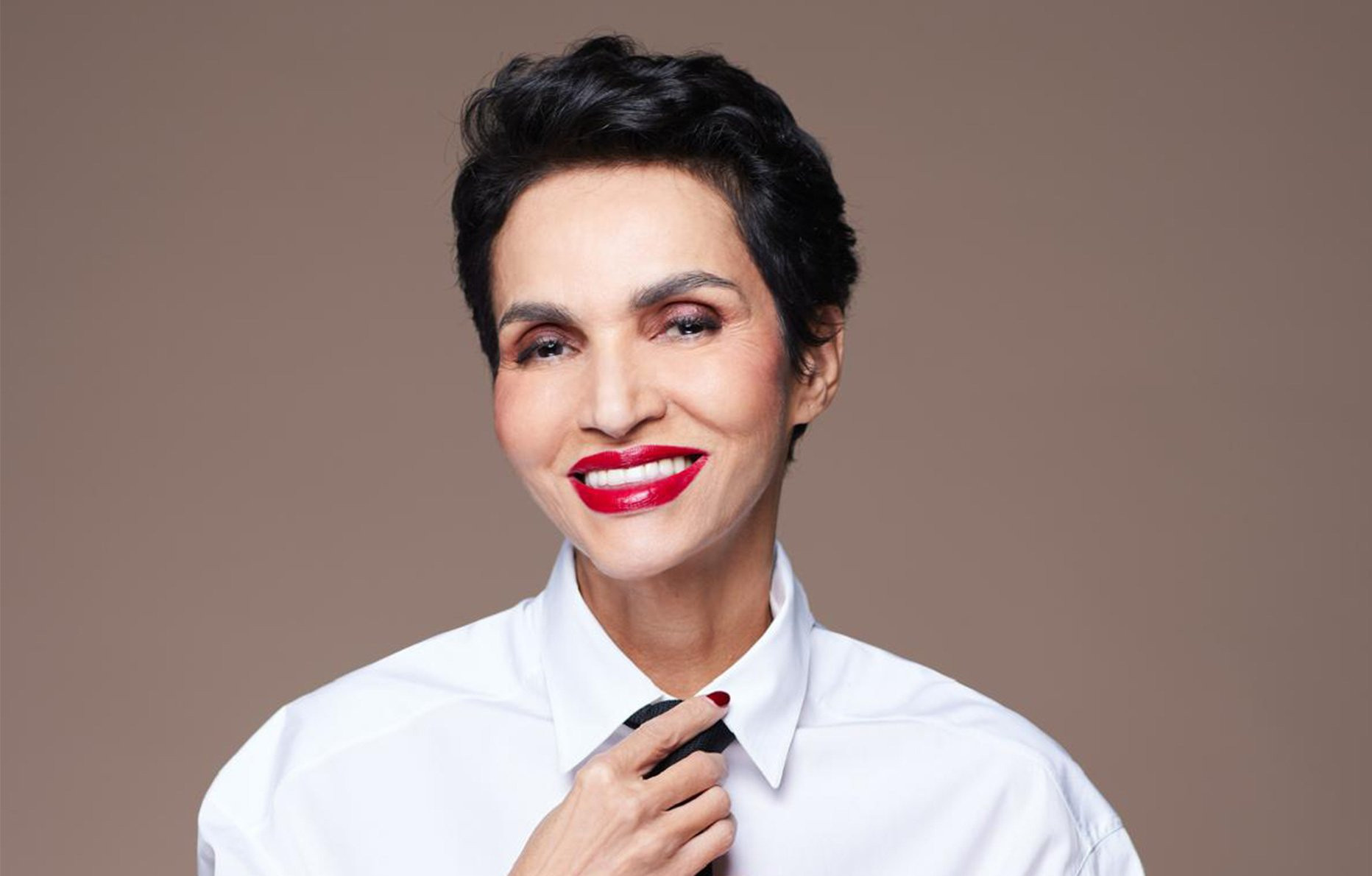 H Farida Khelfa, μούσα των Jean Paul Gaultier και Alaïa, βγάζει σε ...