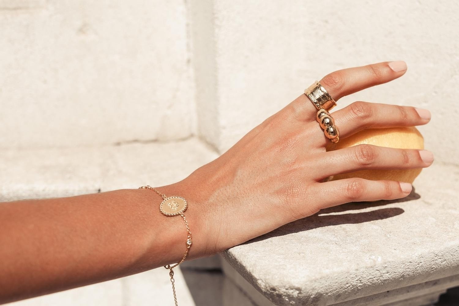 Stack Your Jewelry: Tα κοσμήματα που μπορείτε να φοράτε όλα μαζί