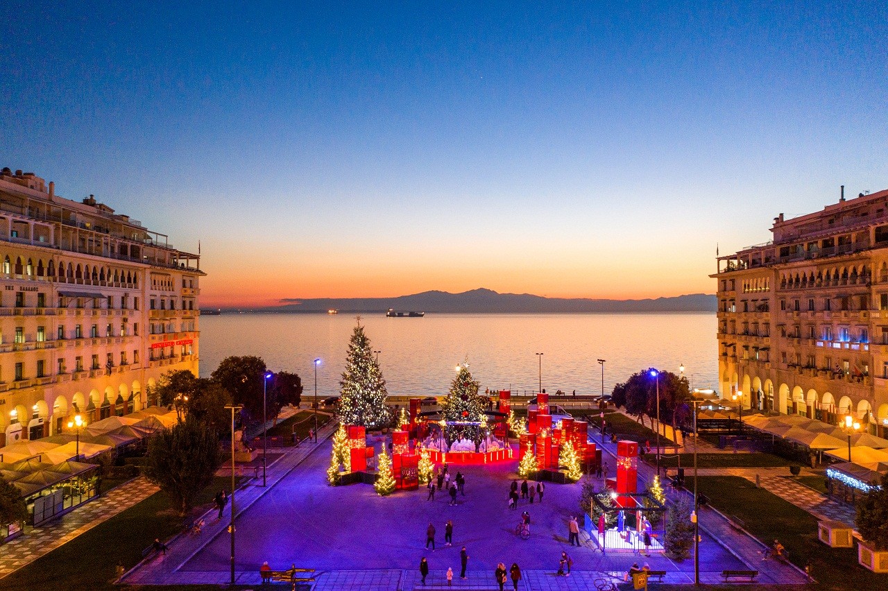 Christmas After All: H Θεσσαλονίκη φόρεσε τα γιορτινά της, εκπέμποντας ...