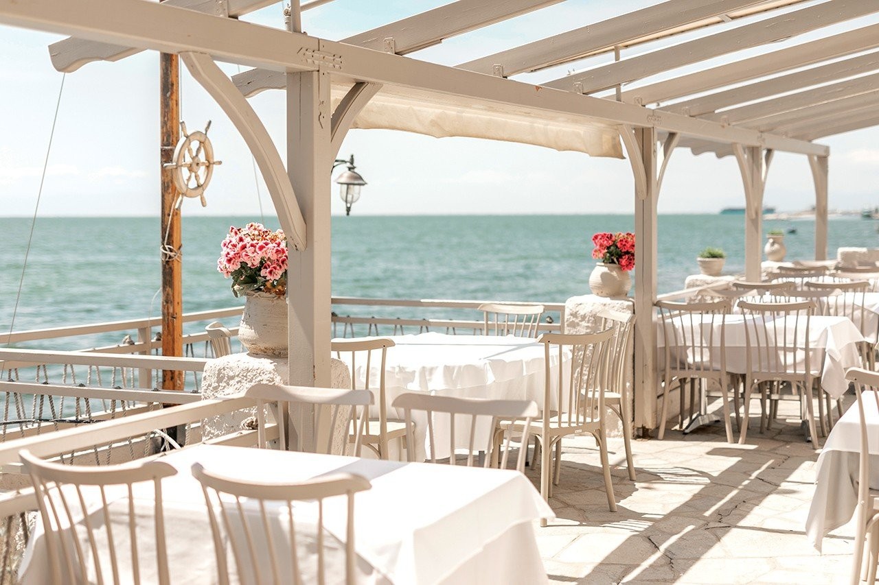 Το ιστορικό seafood restaurant της Θεσσαλονίκης που «μυρίζει» θάλασσα
